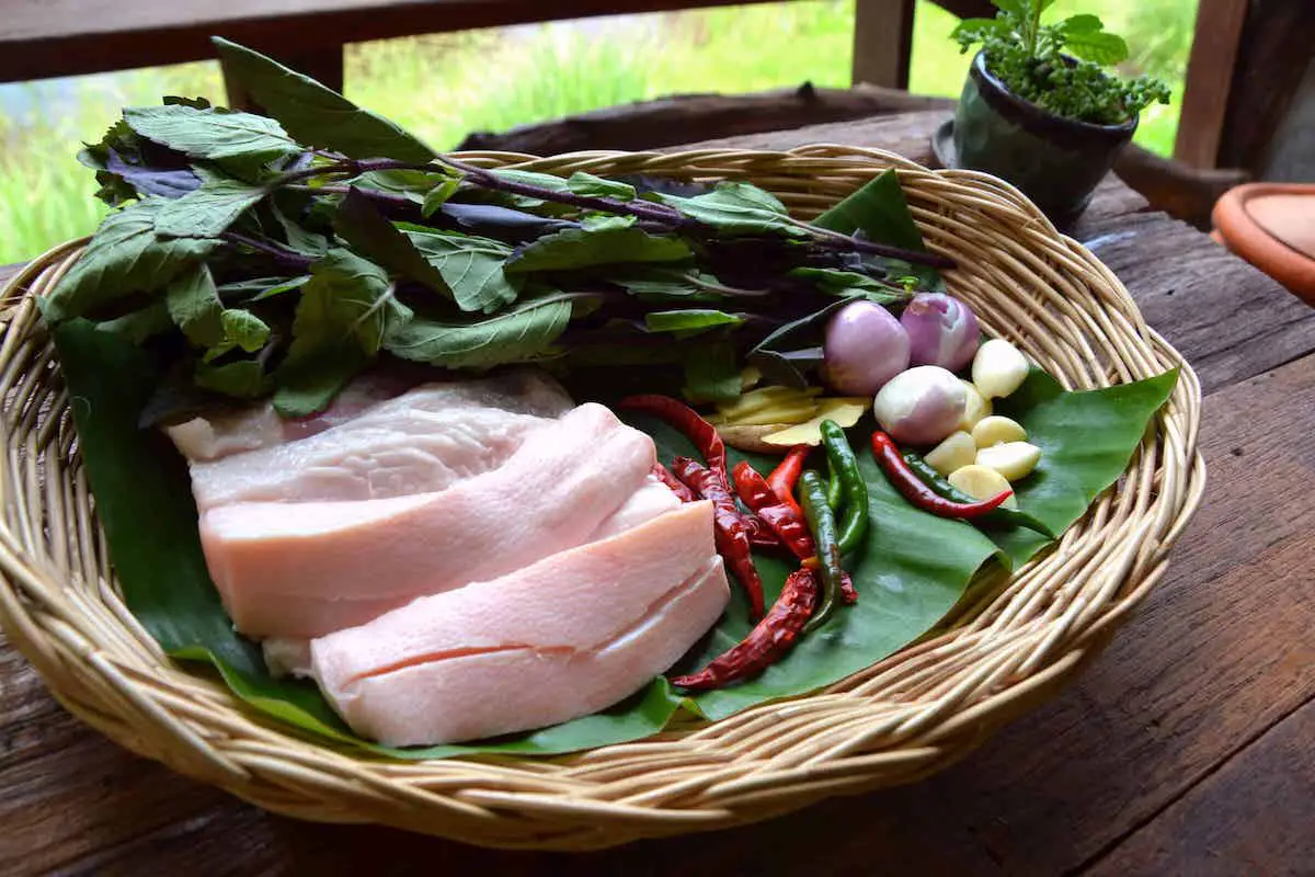 Pad Krapow Recipe (Thai Basil Chicken or Pork) - Sprouting Fam